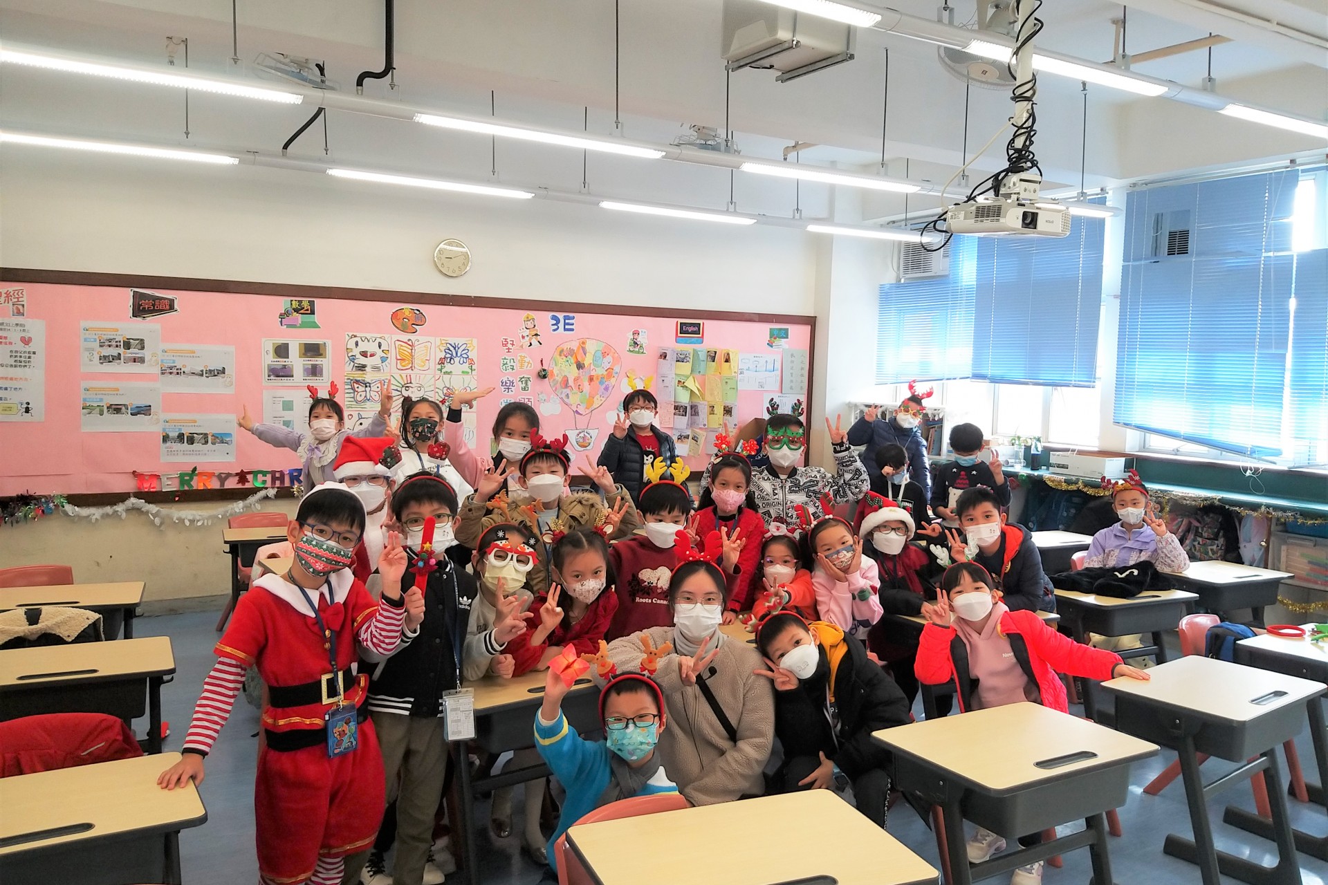 2022.12.20 2022聖誕聯歡會-校園相簿 - 香港浸信會聯會小學